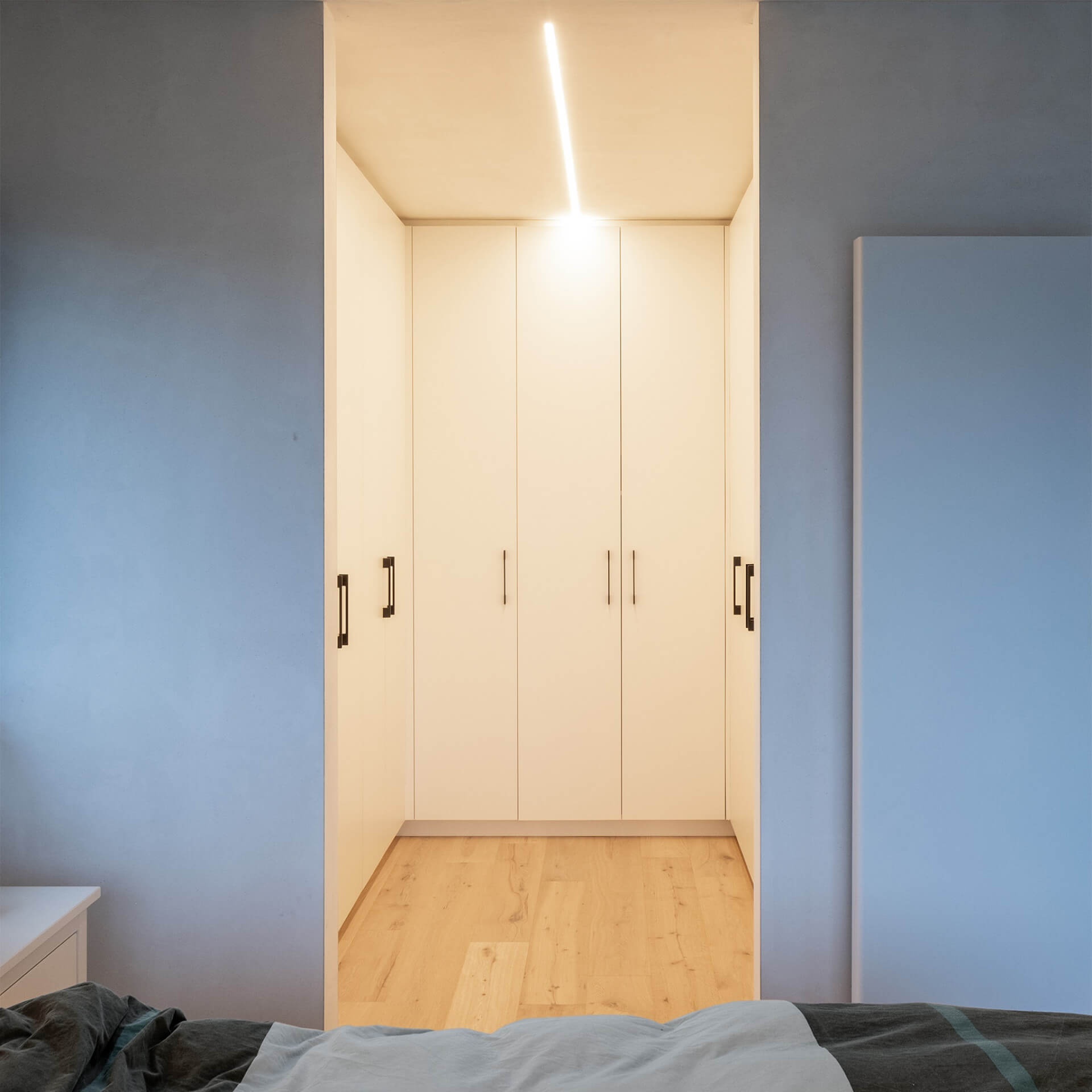 Optimise your space with a made-to-measure corner cupboard | Maatkasten ...