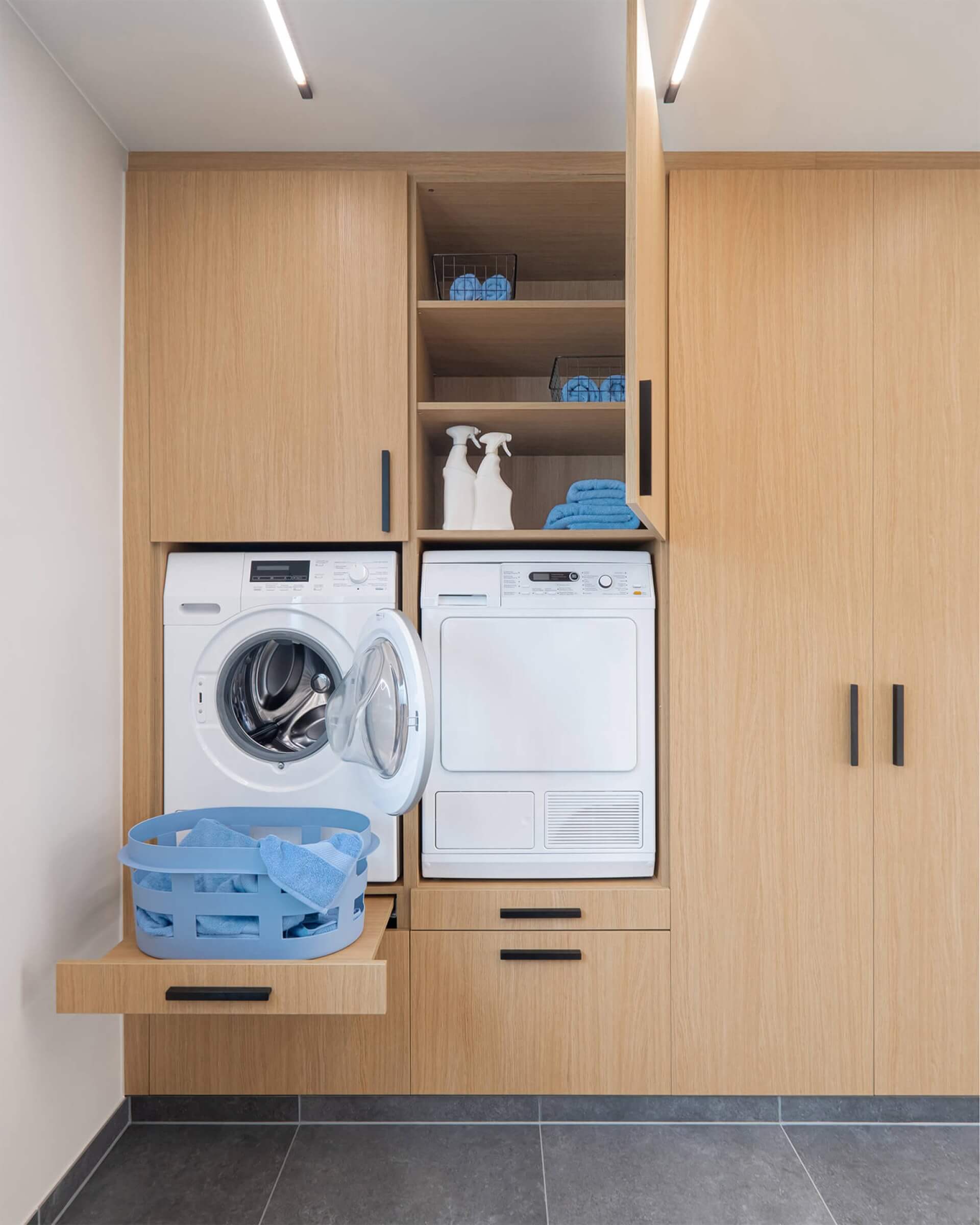 Buanderie sur mesure pour machine à laver et sèche-linge | Maatkasten ...